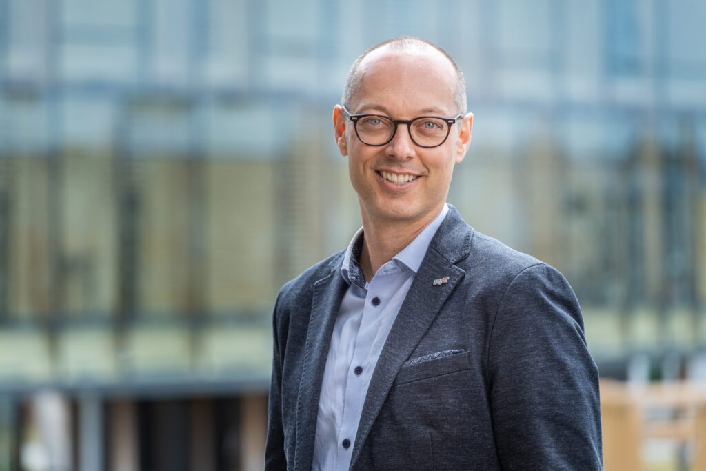 VINCENT ROUSSON, RECTEUR, UQAT - Innovations of the World